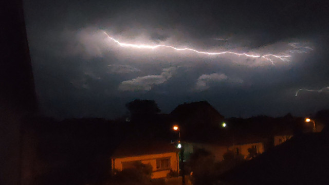Grom udario u trafostanicu kod vodoizvorišta Grom udario u trafostanicu kod vodoizvorišta